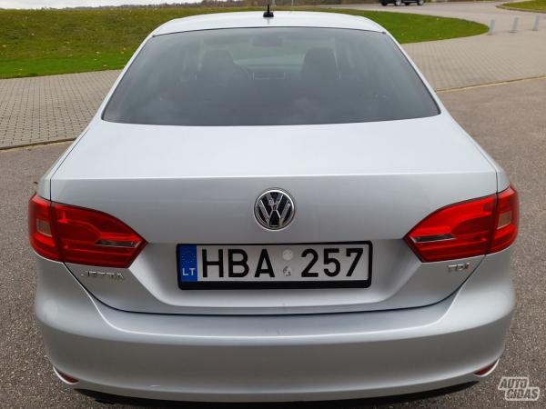 Pelēks Volkswagen Jetta 2013 Viļņa, ar dzinēja tilpumu 1.60 L un nobraukumu 248 tūkst. km par 4250 €, foto 6 vietnē AUTOMOTO.COM.LV