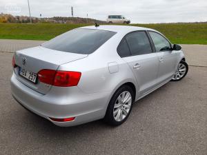 Pelēks Volkswagen Jetta 2013 Viļņa, ar dzinēja tilpumu 1.60 L un nobraukumu 248 tūkst. km par 4250 €, foto 8 vietnē AUTOMOTO.COM.LV