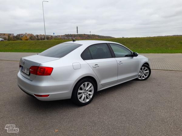 Pelēks Volkswagen Jetta 2013 Viļņa, ar dzinēja tilpumu 1.60 L un nobraukumu 248 tūkst. km par 4250 €, foto 9 vietnē AUTOMOTO.COM.LV
