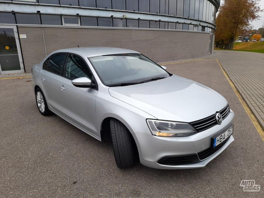 Pelēks Volkswagen Jetta 2013 Viļņa, ar dzinēja tilpumu 1.60 L un nobraukumu 248 tūkst. km par 4250 €, foto 11 vietnē AUTOMOTO.COM.LV