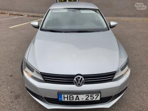 Pelēks Volkswagen Jetta 2013 Viļņa, ar dzinēja tilpumu 1.60 L un nobraukumu 248 tūkst. km par 4250 €, foto 12 vietnē AUTOMOTO.COM.LV