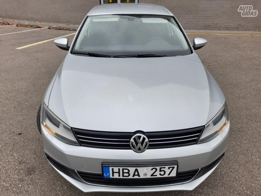 Pelēks Volkswagen Jetta 2013 Viļņa, ar dzinēja tilpumu 1.60 L un nobraukumu 248 tūkst. km par 4250 €, foto 12 vietnē AUTOMOTO.COM.LV