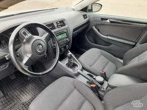 Pelēks Volkswagen Jetta 2013 Viļņa, ar dzinēja tilpumu 1.60 L un nobraukumu 248 tūkst. km par 4250 €, foto 13 vietnē AUTOMOTO.COM.LV