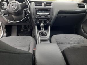 Pelēks Volkswagen Jetta 2013 Viļņa, ar dzinēja tilpumu 1.60 L un nobraukumu 248 tūkst. km par 4250 €, foto 19 vietnē AUTOMOTO.COM.LV