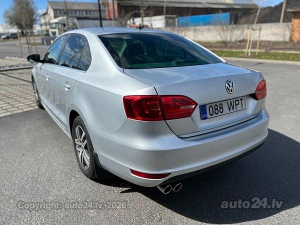 Grey Volkswagen Jetta 2013 in Tallinn, with an engine capacity of 1.40 L and mileage of 198 thousand km for 6446 €, photo 7 on AUTOMOTO.COM.LV