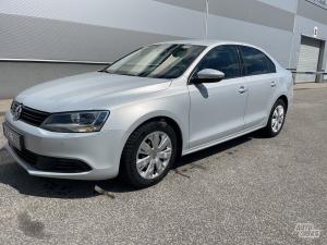 Grey Volkswagen Jetta 2013 in Vilnius, with an engine capacity of 1.60 L and mileage of 200 thousand km for 3500 €, photo 6 on AUTOMOTO.COM.LV