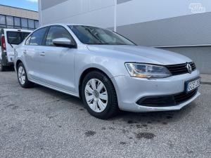 Grey Volkswagen Jetta 2013 in Vilnius, with an engine capacity of 1.60 L and mileage of 200 thousand km for 3500 €, photo 8 on AUTOMOTO.COM.LV