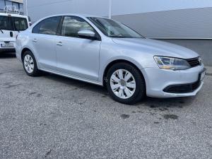 Grey Volkswagen Jetta 2013 in Vilnius, with an engine capacity of 1.60 L and mileage of 200 thousand km for 3500 €, photo 9 on AUTOMOTO.COM.LV