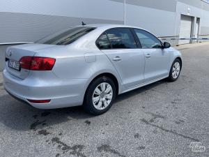Grey Volkswagen Jetta 2013 in Vilnius, with an engine capacity of 1.60 L and mileage of 200 thousand km for 3500 €, photo 11 on AUTOMOTO.COM.LV