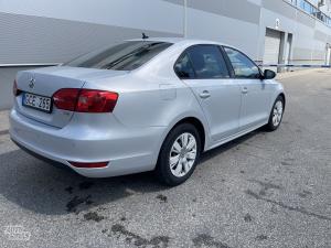 Grey Volkswagen Jetta 2013 in Vilnius, with an engine capacity of 1.60 L and mileage of 200 thousand km for 3500 €, photo 12 on AUTOMOTO.COM.LV
