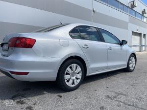 Grey Volkswagen Jetta 2013 in Vilnius, with an engine capacity of 1.60 L and mileage of 200 thousand km for 3500 €, photo 13 on AUTOMOTO.COM.LV