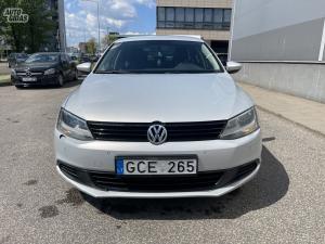 Grey Volkswagen Jetta 2013 in Vilnius, with an engine capacity of 1.60 L and mileage of 200 thousand km for 3500 €, photo 14 on AUTOMOTO.COM.LV