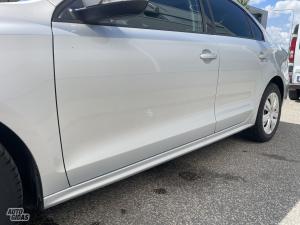 Grey Volkswagen Jetta 2013 in Vilnius, with an engine capacity of 1.60 L and mileage of 200 thousand km for 3500 €, photo 18 on AUTOMOTO.COM.LV