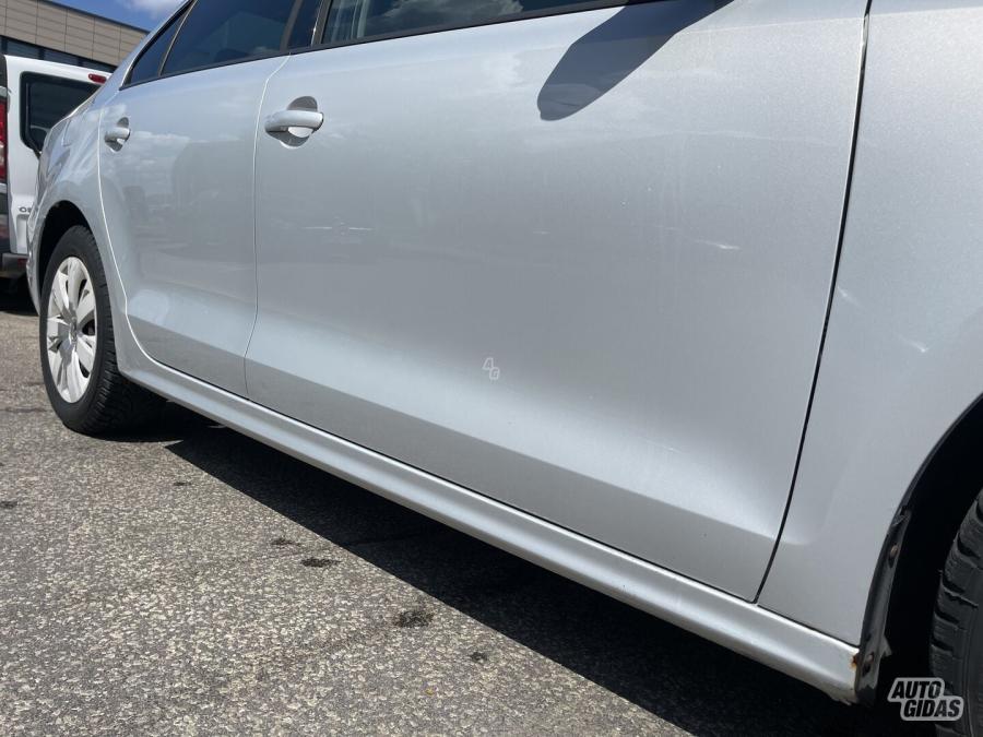 Grey Volkswagen Jetta 2013 in Vilnius, with an engine capacity of 1.60 L and mileage of 200 thousand km for 3500 €, photo 19 on AUTOMOTO.COM.LV