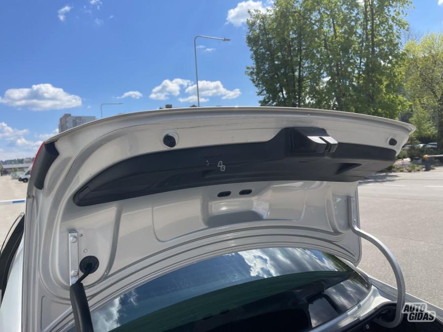 Grey Volkswagen Jetta 2013 in Vilnius, with an engine capacity of 1.60 L and mileage of 200 thousand km for 3500 €, photo 23 on AUTOMOTO.COM.LV