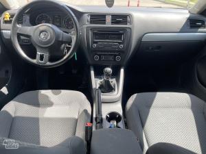 Grey Volkswagen Jetta 2013 in Vilnius, with an engine capacity of 1.60 L and mileage of 200 thousand km for 3500 €, photo 27 on AUTOMOTO.COM.LV