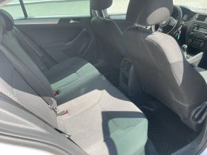 Grey Volkswagen Jetta 2013 in Vilnius, with an engine capacity of 1.60 L and mileage of 200 thousand km for 3500 €, photo 28 on AUTOMOTO.COM.LV