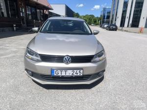 Pelēks Volkswagen Jetta 2013 Kauņa, ar dzinēja tilpumu 1.60 L un nobraukumu 275 tūkst. km par 3800 €, foto 3 vietnē AUTOMOTO.COM.LV