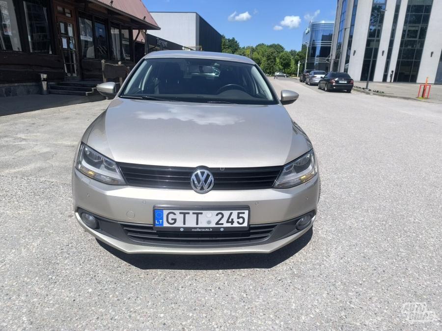 Pelēks Volkswagen Jetta 2013 Kauņa, ar dzinēja tilpumu 1.60 L un nobraukumu 275 tūkst. km par 3800 €, foto 3 vietnē AUTOMOTO.COM.LV