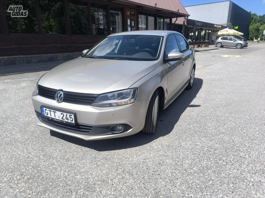 Pelēks Volkswagen Jetta 2013 Kauņa, ar dzinēja tilpumu 1.60 L un nobraukumu 275 tūkst. km par 3800 €, foto 4 vietnē AUTOMOTO.COM.LV