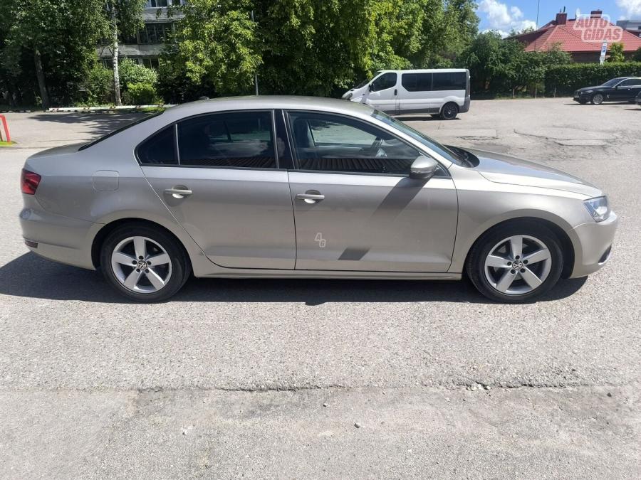 Pelēks Volkswagen Jetta 2013 Kauņa, ar dzinēja tilpumu 1.60 L un nobraukumu 275 tūkst. km par 3800 €, foto 8 vietnē AUTOMOTO.COM.LV