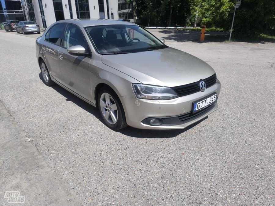 Pelēks Volkswagen Jetta 2013 Kauņa, ar dzinēja tilpumu 1.60 L un nobraukumu 275 tūkst. km par 3800 €, foto 9 vietnē AUTOMOTO.COM.LV