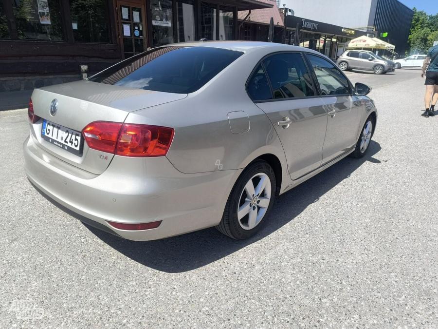 Pelēks Volkswagen Jetta 2013 Kauņa, ar dzinēja tilpumu 1.60 L un nobraukumu 275 tūkst. km par 3800 €, foto 12 vietnē AUTOMOTO.COM.LV