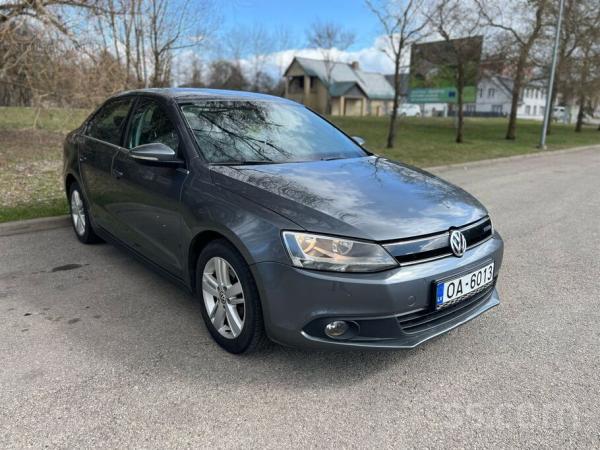 Grey Volkswagen Jetta 2013 in Jekabpils, with an engine capacity of 1.40 L and mileage of 270 thousand km for 6400 €, photo 1 on AUTOMOTO.COM.LV