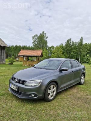 Pelēks Volkswagen Jetta 2013 Rīga, ar dzinēja tilpumu 1.60 L un nobraukumu 240 tūkst. km par 3650 €, foto  vietnē AUTOMOTO.COM.LV