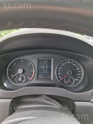 Grey Volkswagen Jetta 2013 in Riga, with an engine capacity of 1.60 L and mileage of 240 thousand km for 3650 €, photo 6 on AUTOMOTO.COM.LV