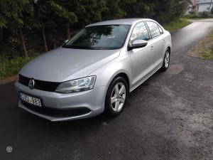 Grey Volkswagen Jetta 2013 in Alytus, with an engine capacity of 1.60 L and mileage of 290 thousand km for 4000 €, photo  on AUTOMOTO.COM.LV