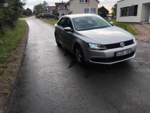 Grey Volkswagen Jetta 2013 in Alytus, with an engine capacity of 1.60 L and mileage of 290 thousand km for 4000 €, photo 3 on AUTOMOTO.COM.LV