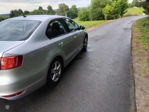 Grey Volkswagen Jetta 2013 in Alytus, with an engine capacity of 1.60 L and mileage of 290 thousand km for 4000 €, photo 6 on AUTOMOTO.COM.LV
