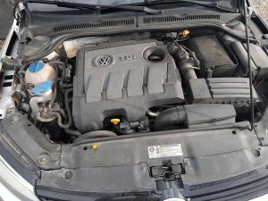 Grey Volkswagen Jetta 2013 in Alytus, with an engine capacity of 1.60 L and mileage of 290 thousand km for 4000 €, photo 12 on AUTOMOTO.COM.LV