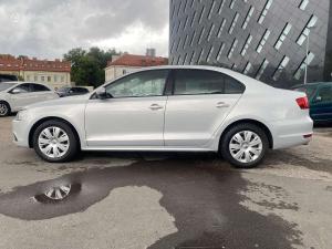 Grey Volkswagen Jetta 2013 in Vilnius, with an engine capacity of 1.60 L and mileage of 200 thousand km for 3300 €, photo 5 on AUTOMOTO.COM.LV