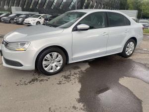 Grey Volkswagen Jetta 2013 in Vilnius, with an engine capacity of 1.60 L and mileage of 200 thousand km for 3300 €, photo 6 on AUTOMOTO.COM.LV