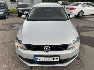 Grey Volkswagen Jetta 2013 in Vilnius, with an engine capacity of 1.60 L and mileage of 200 thousand km for 3300 €, photo 7 on AUTOMOTO.COM.LV