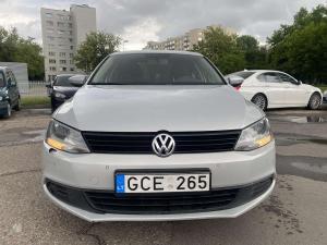 Grey Volkswagen Jetta 2013 in Vilnius, with an engine capacity of 1.60 L and mileage of 200 thousand km for 3300 €, photo 8 on AUTOMOTO.COM.LV
