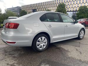 Grey Volkswagen Jetta 2013 in Vilnius, with an engine capacity of 1.60 L and mileage of 200 thousand km for 3300 €, photo 12 on AUTOMOTO.COM.LV