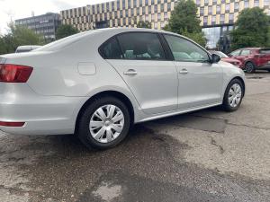 Grey Volkswagen Jetta 2013 in Vilnius, with an engine capacity of 1.60 L and mileage of 200 thousand km for 3300 €, photo 13 on AUTOMOTO.COM.LV