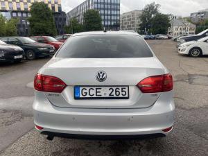 Grey Volkswagen Jetta 2013 in Vilnius, with an engine capacity of 1.60 L and mileage of 200 thousand km for 3300 €, photo 14 on AUTOMOTO.COM.LV