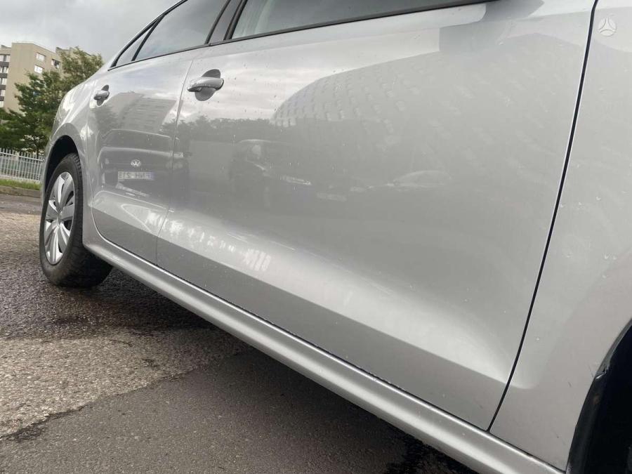 Grey Volkswagen Jetta 2013 in Vilnius, with an engine capacity of 1.60 L and mileage of 200 thousand km for 3300 €, photo 21 on AUTOMOTO.COM.LV