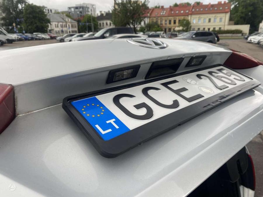 Grey Volkswagen Jetta 2013 in Vilnius, with an engine capacity of 1.60 L and mileage of 200 thousand km for 3300 €, photo 24 on AUTOMOTO.COM.LV