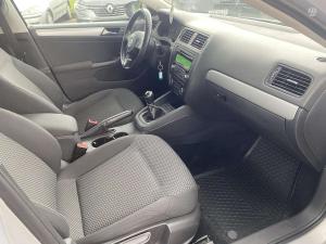 Grey Volkswagen Jetta 2013 in Vilnius, with an engine capacity of 1.60 L and mileage of 200 thousand km for 3300 €, photo 26 on AUTOMOTO.COM.LV