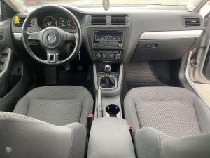 Grey Volkswagen Jetta 2013 in Vilnius, with an engine capacity of 1.60 L and mileage of 200 thousand km for 3300 €, photo 28 on AUTOMOTO.COM.LV
