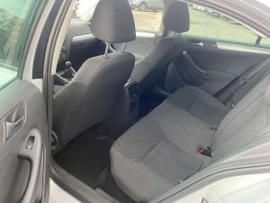 Grey Volkswagen Jetta 2013 in Vilnius, with an engine capacity of 1.60 L and mileage of 200 thousand km for 3300 €, photo 29 on AUTOMOTO.COM.LV