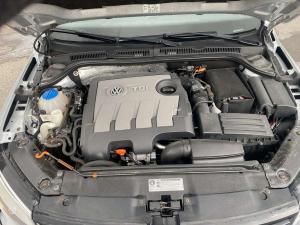 Grey Volkswagen Jetta 2013 in Vilnius, with an engine capacity of 1.60 L and mileage of 200 thousand km for 3300 €, photo 35 on AUTOMOTO.COM.LV