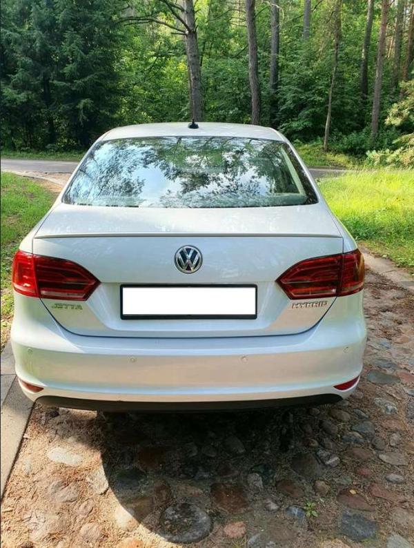 Pelēks Volkswagen Jetta 2013 Viļņa, ar dzinēja tilpumu 1.40 L un nobraukumu 152 tūkst. km par 6100 €, foto 4 vietnē AUTOMOTO.COM.LV