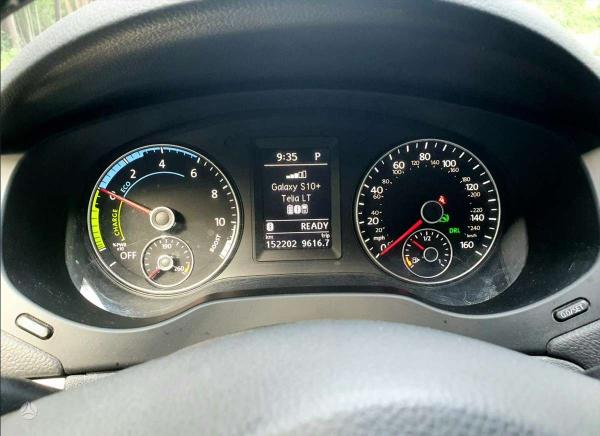 Pelēks Volkswagen Jetta 2013 Viļņa, ar dzinēja tilpumu 1.40 L un nobraukumu 152 tūkst. km par 6100 €, foto 5 vietnē AUTOMOTO.COM.LV