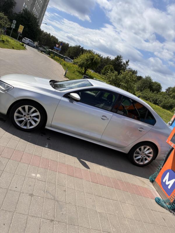 Pelēks Volkswagen Jetta 2013 Tallina, ar dzinēja tilpumu 1.60 L un nobraukumu 275 tūkst. km par 5000 €, foto 2 vietnē AUTOMOTO.COM.LV